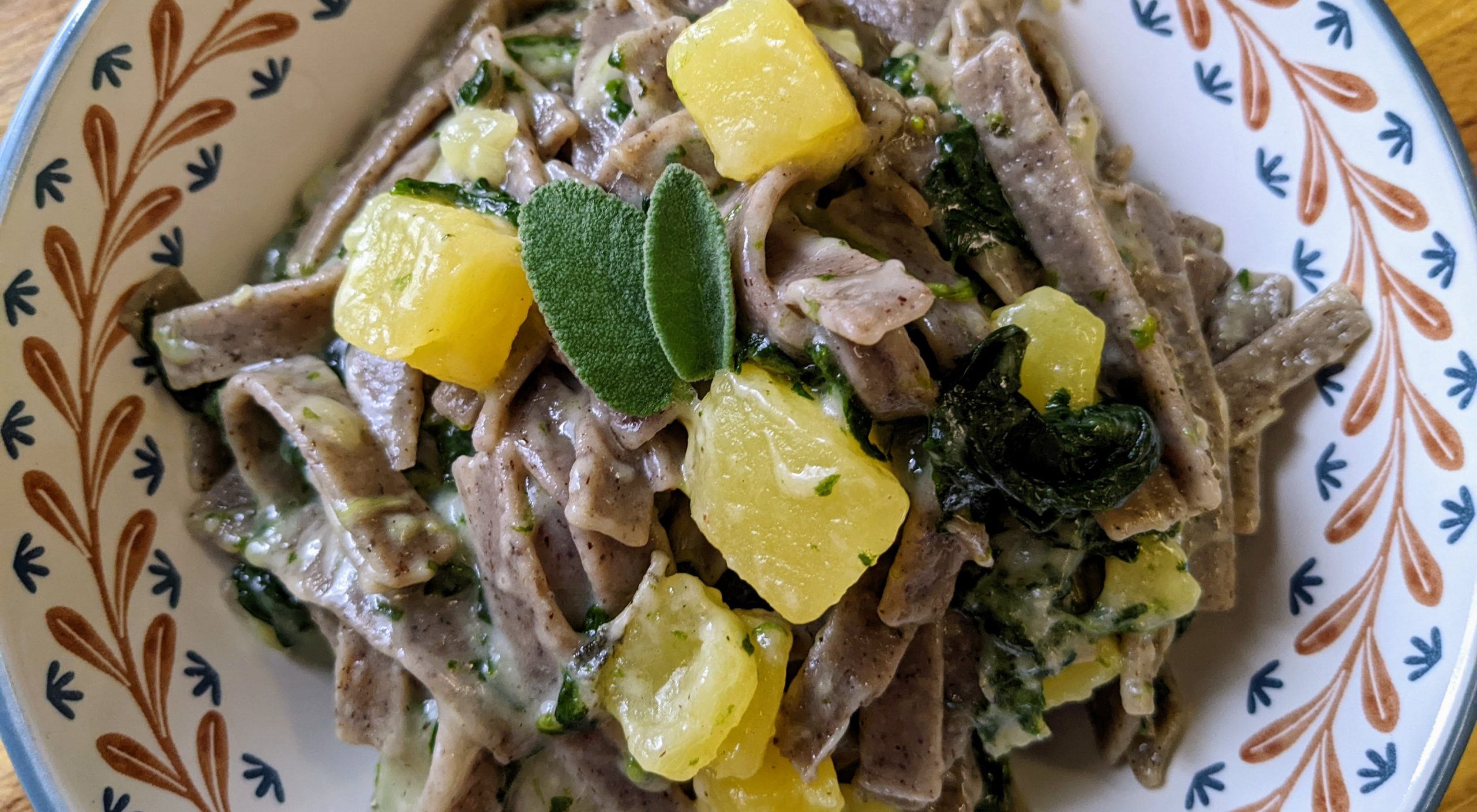 Pizzoccheri - Pasta Valtellinese con Patate, Formaggio & Erbe - Fun&Food
